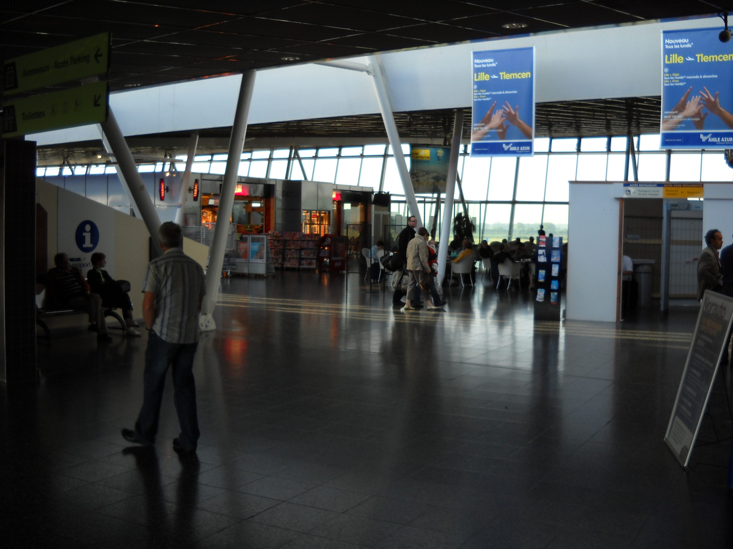 Lille-Lesquin_International_Airport_-_Terminal_-_Inside_-_2-scaled.jpg